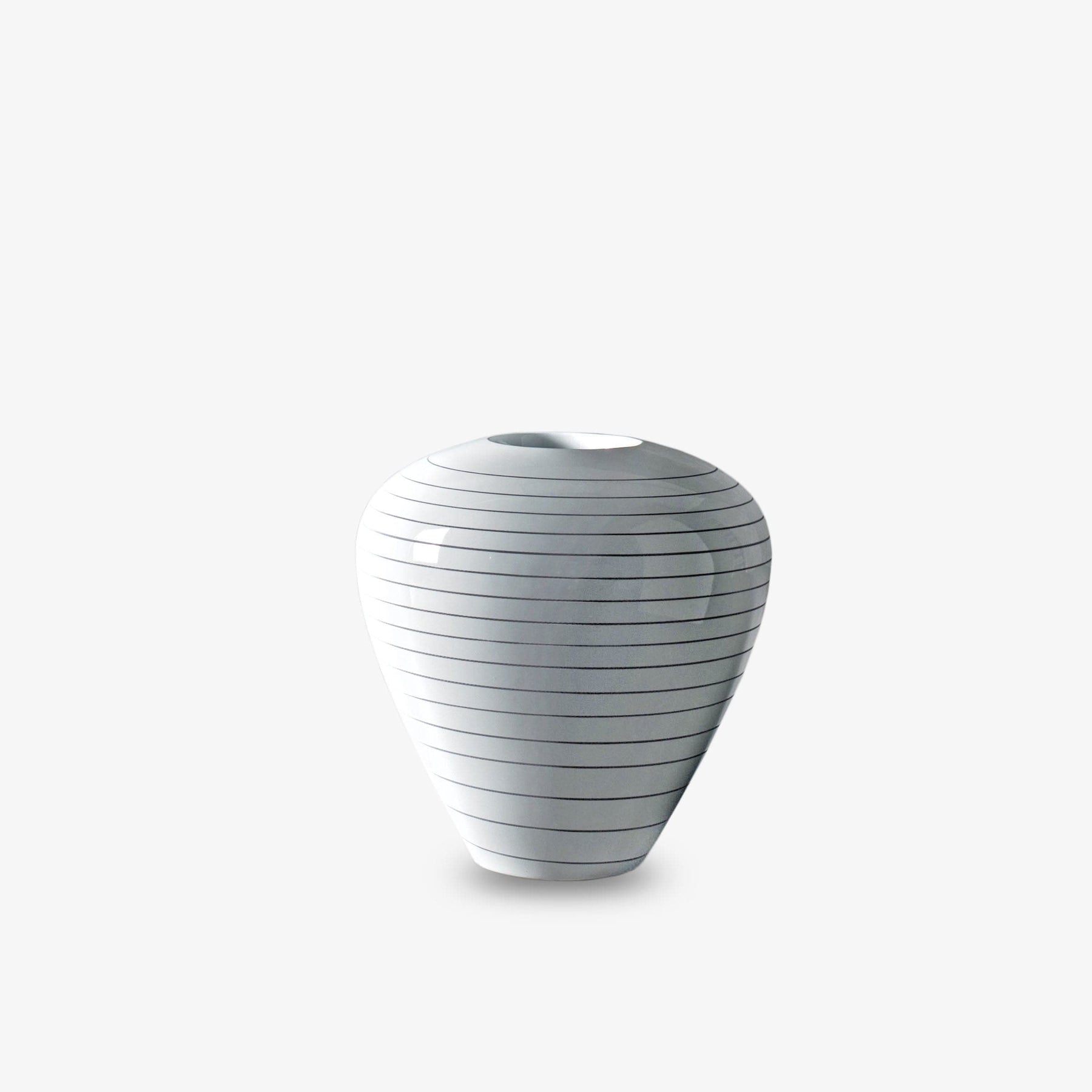 Udendørs Vase GRAND MARY af Marc Sadler for Serralunga. Køb på Design Italy